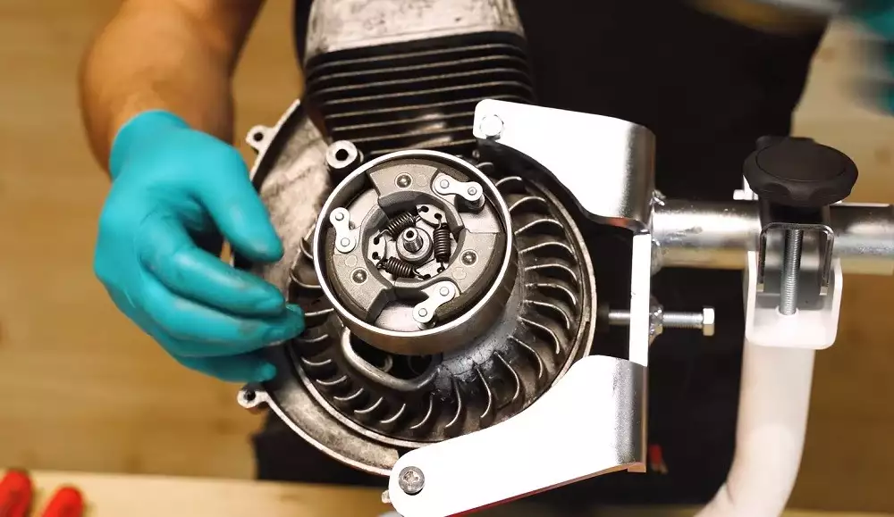 Briggs Stratton Fliehkraftregler Einstellen